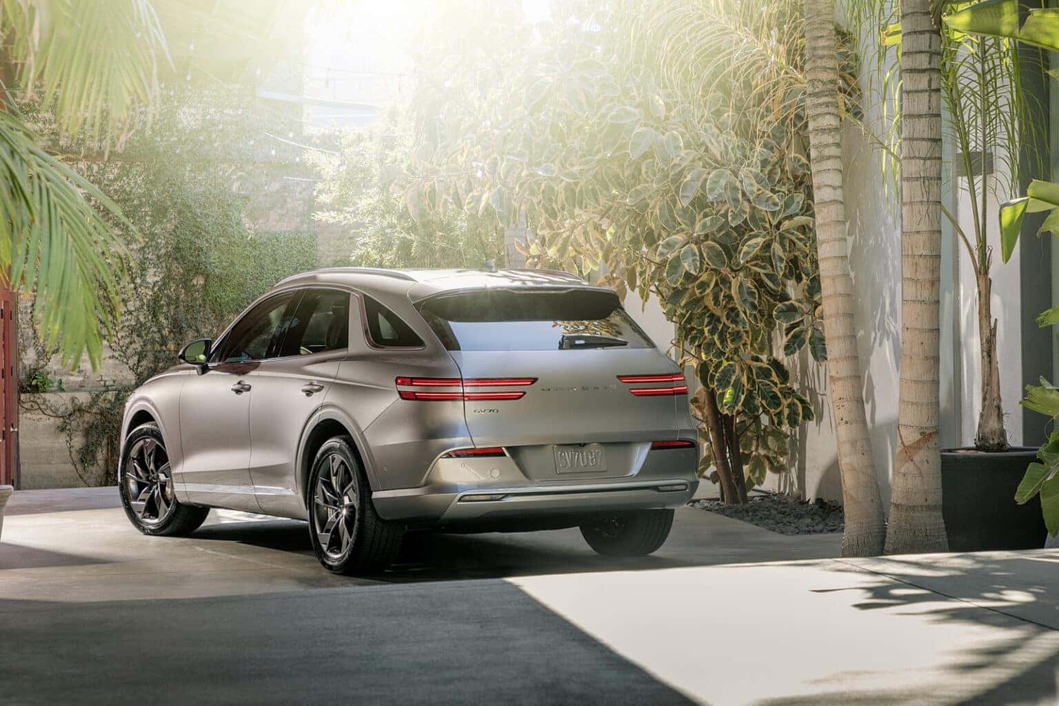 Compare 2025 GV70 Trims | 2.5T AWD vs 3.5T Sport AWD